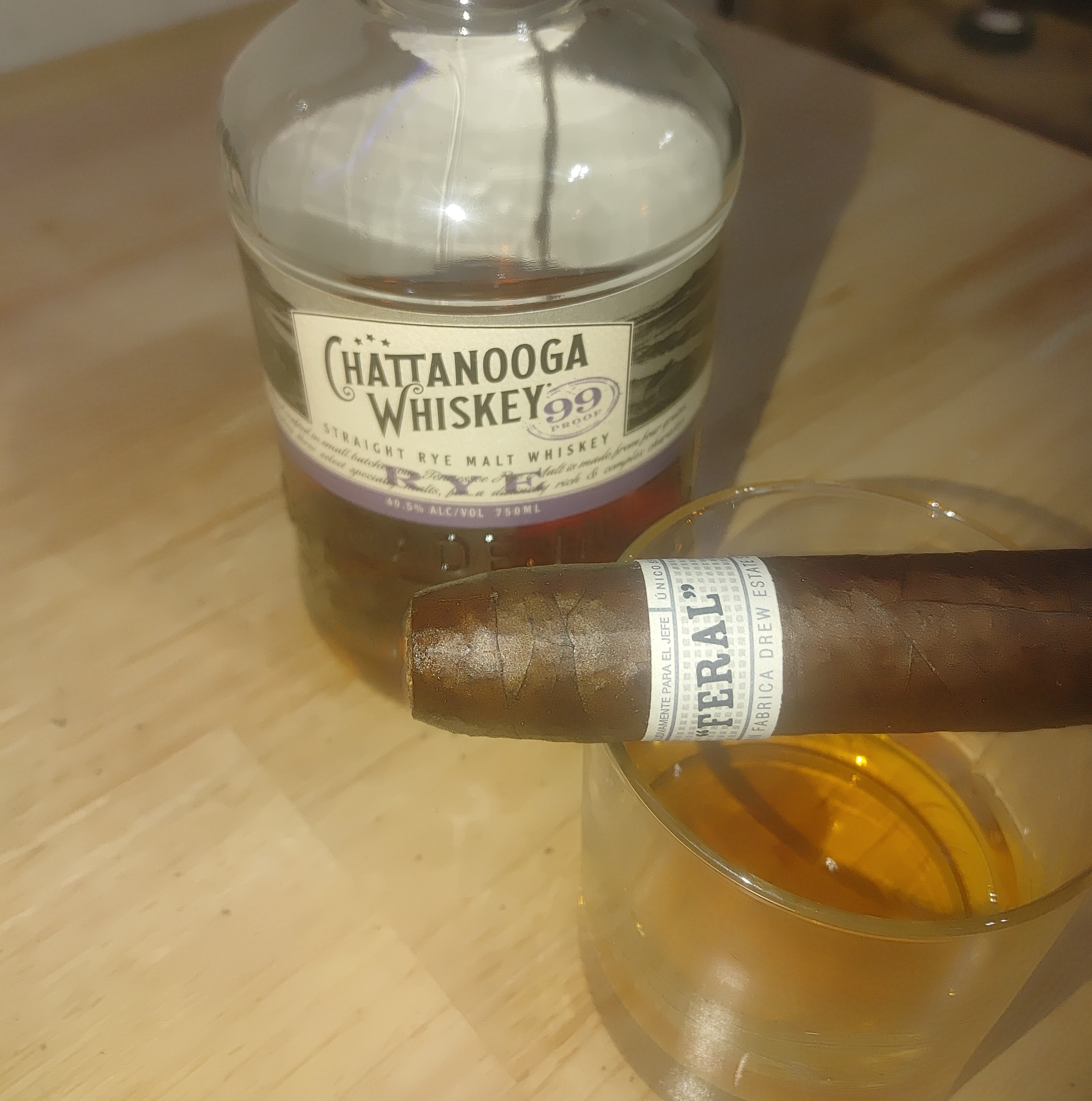 Liga Privada "Feral" and Chattanooga Rye | Cigar Reviews | Cigar World